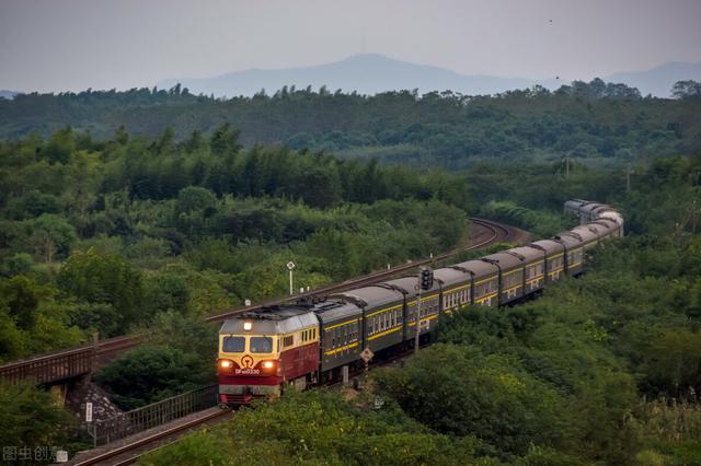 太原、灵丘之间运行的8818/7次列车，“慢火车”沉淀的爱|山西|太原_新浪新闻