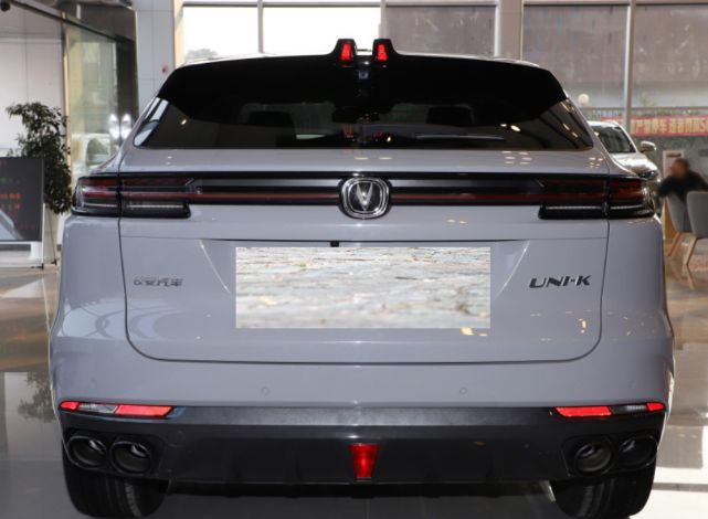 长安UNIK已经进店，尺寸不输途昂，2.0T+8AT，聪明人就等它-新浪汽车