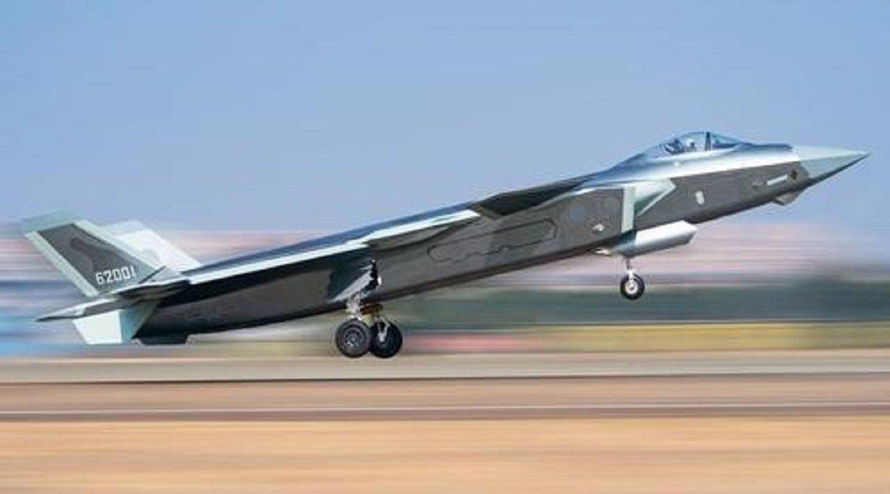 歼20A服役数量已超60架，歼20B也即将亮相，造多少合适？_新浪新闻