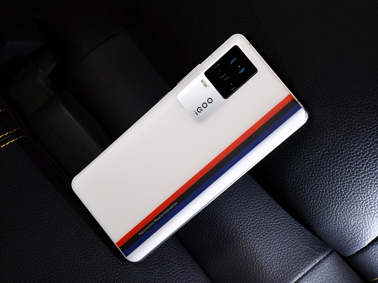 vivo iQOO7发布，被小米11按在地上摩擦，价格劝退！__财经头条