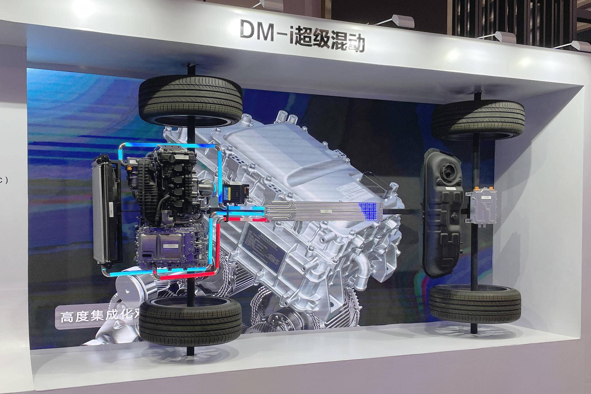 DM-i超级混动技术与三款新车"四连发",比亚迪意“颠覆燃油车”-新浪汽车