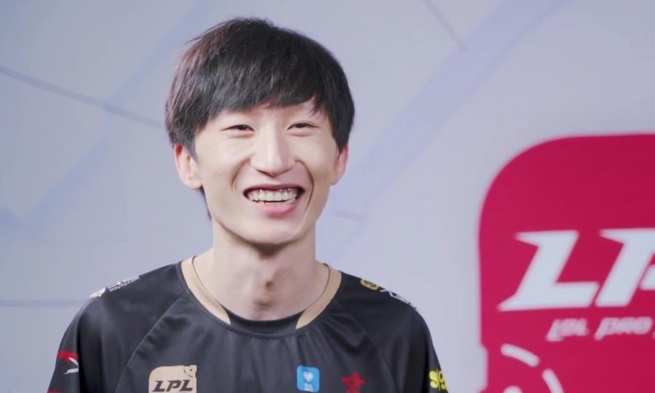 女版otto？V5更新现役成员名单，新ADC选手太像otto了|选手|女版|比赛_新浪新闻