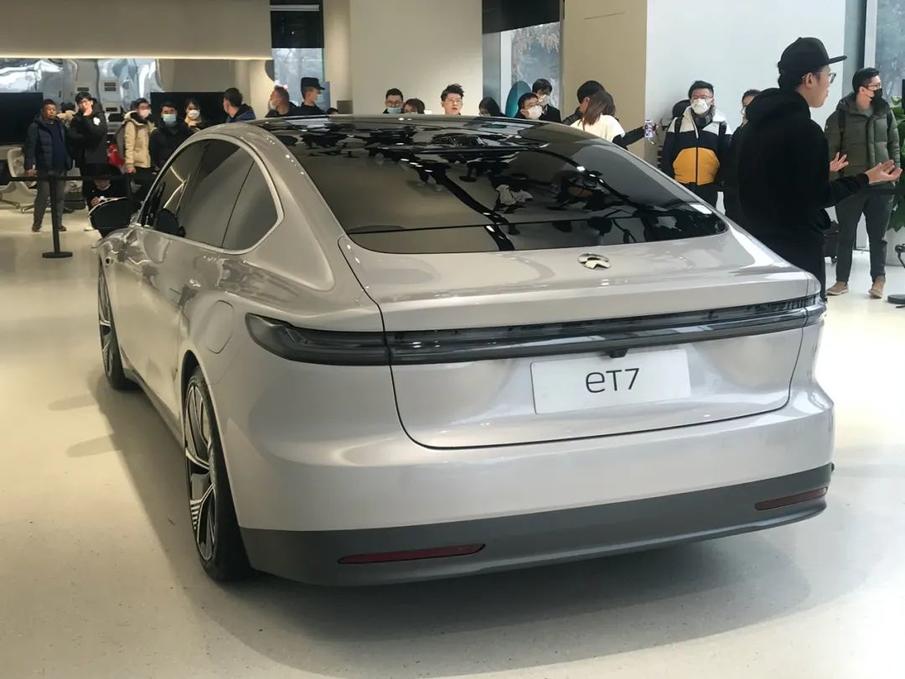 不求销量，只为形象！手握50万元，蔚来eT7值得买吗？-新浪汽车