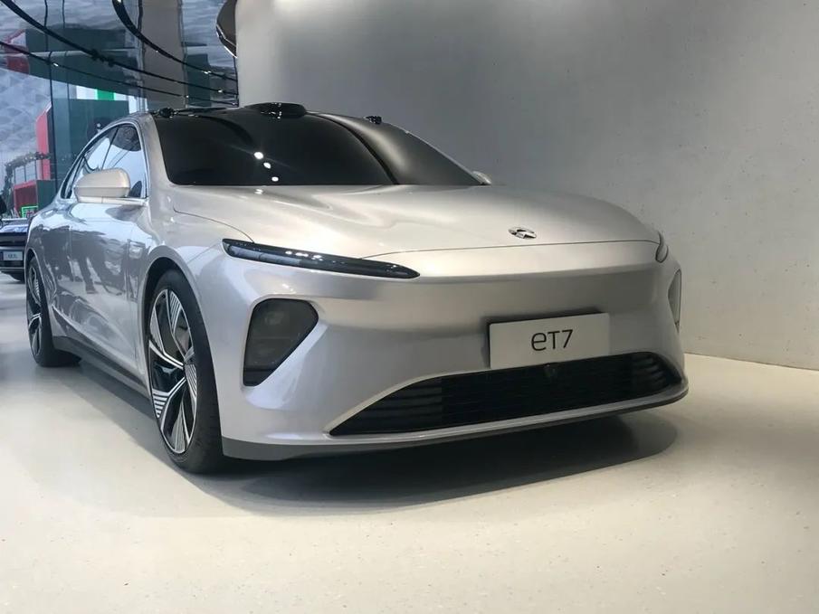 不求销量，只为形象！手握50万元，蔚来eT7值得买吗？-新浪汽车