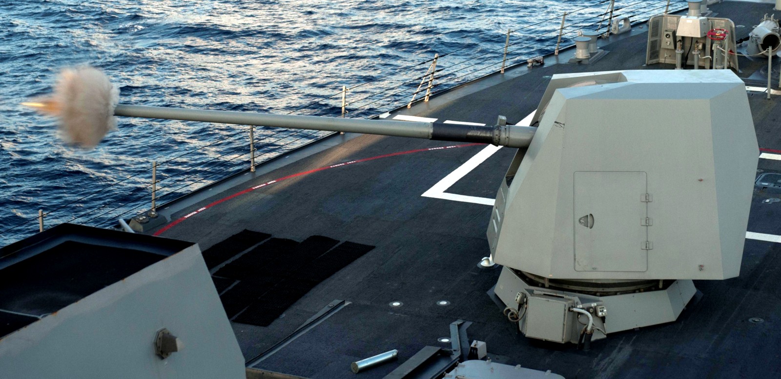 现代海战依赖导弹，为何印度花天价买舰炮？新舰供应不及就借旧炮|舰炮|海战|印度_新浪新闻