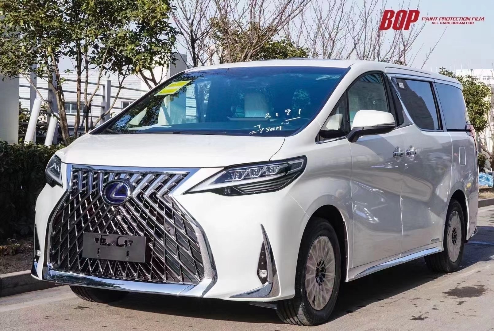 懂车的人都在等，雷克萨斯LM300h是真香？-新浪汽车