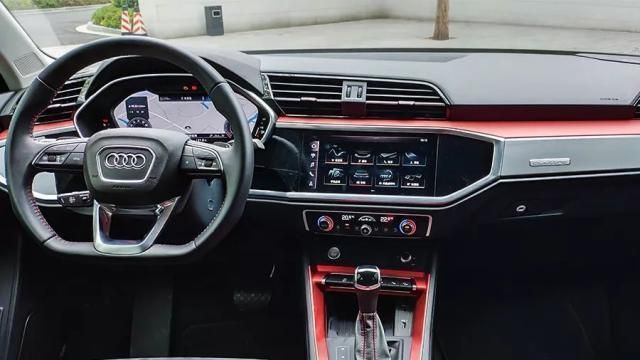 试驾全新奥迪Q3,内饰科技很抢眼,2.0T+7DCT动力如何?-新浪汽车