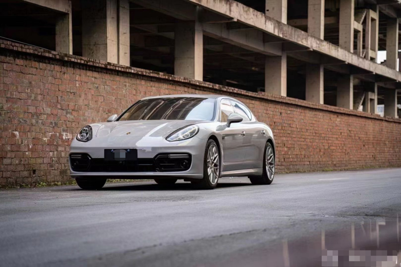 保时捷帕拉梅拉改色山灰 非黑即白？-新浪汽车