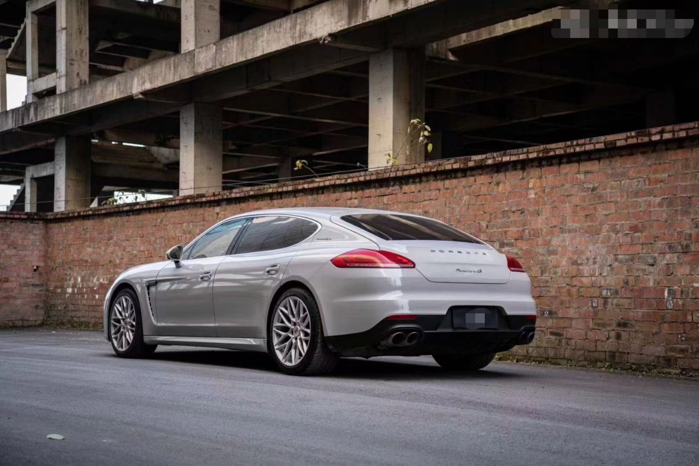 保时捷帕拉梅拉改色山灰 非黑即白？-新浪汽车