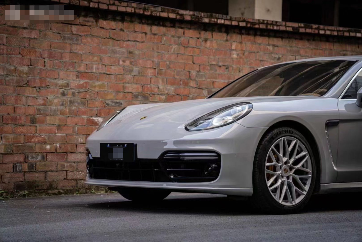 保时捷帕拉梅拉改色山灰 非黑即白？-新浪汽车