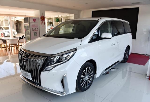 国产MPV中的“埃尔法”，2.0T+8AT，落地18万，新款传祺M8来袭-新浪汽车