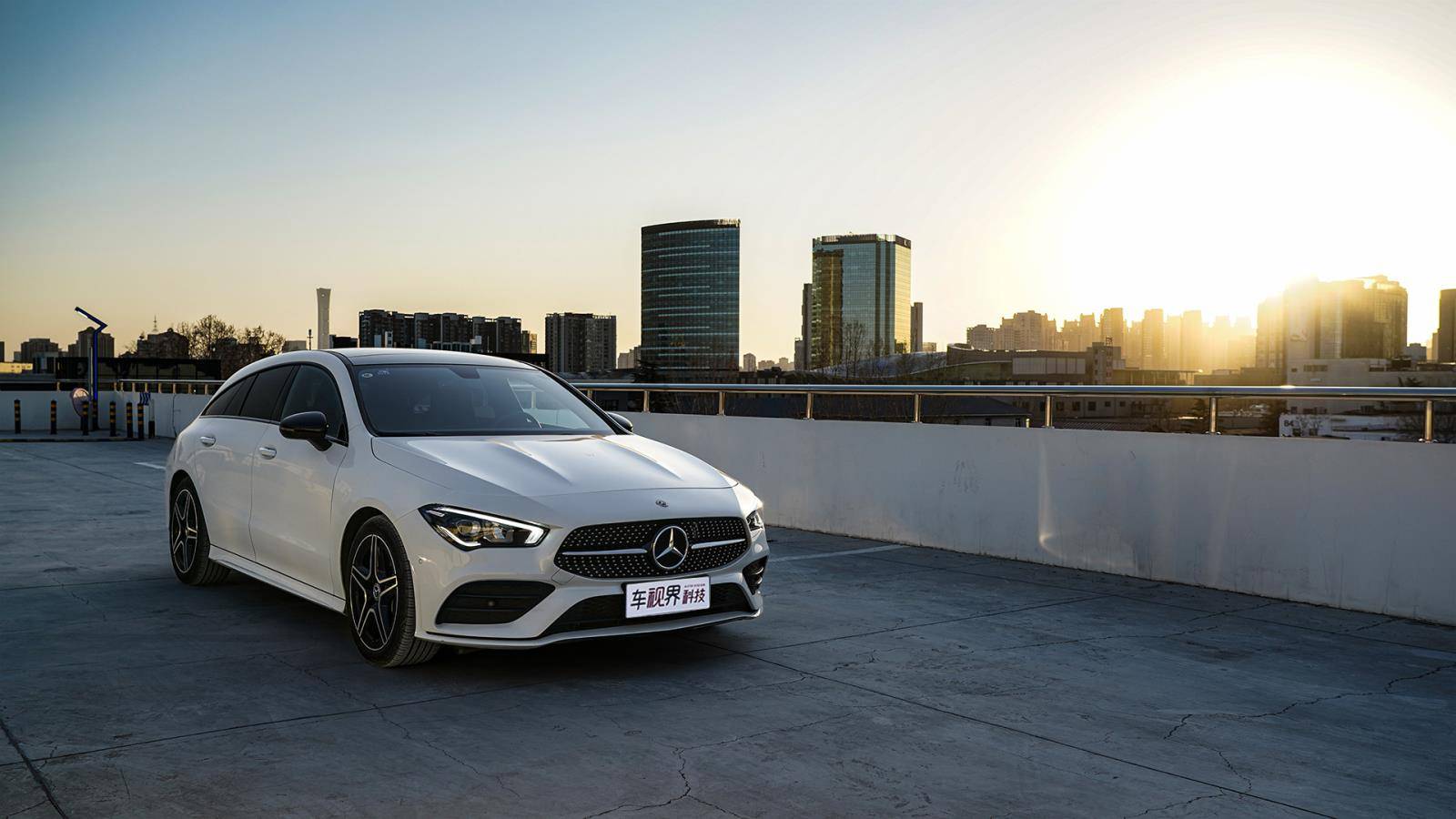 对性感毫无抵抗力！试驾奔驰CLA 260猎跑车-新浪汽车