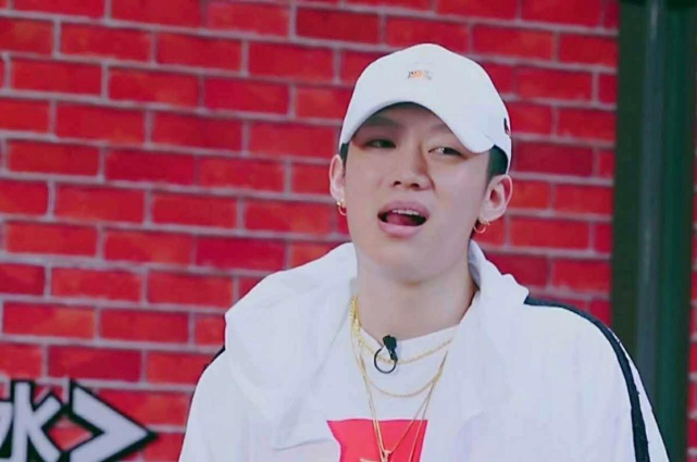 PGone近况曝光，新专辑卖出300万元，晒价值200多万豪车_代军哥哥_新浪博客