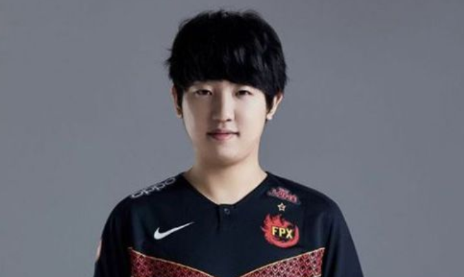 Khan因违规遭罚款80w，后续或将面临禁赛重罚，理由太真实|赛区|处罚|选手_新浪新闻