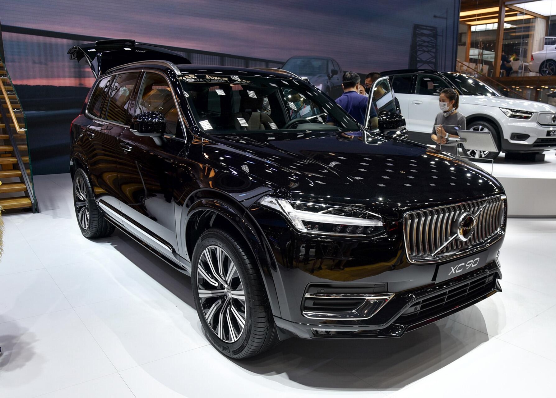 沃尔沃SUV中的“大块头”，尺寸不输X5，新款XC90真霸气-新浪汽车