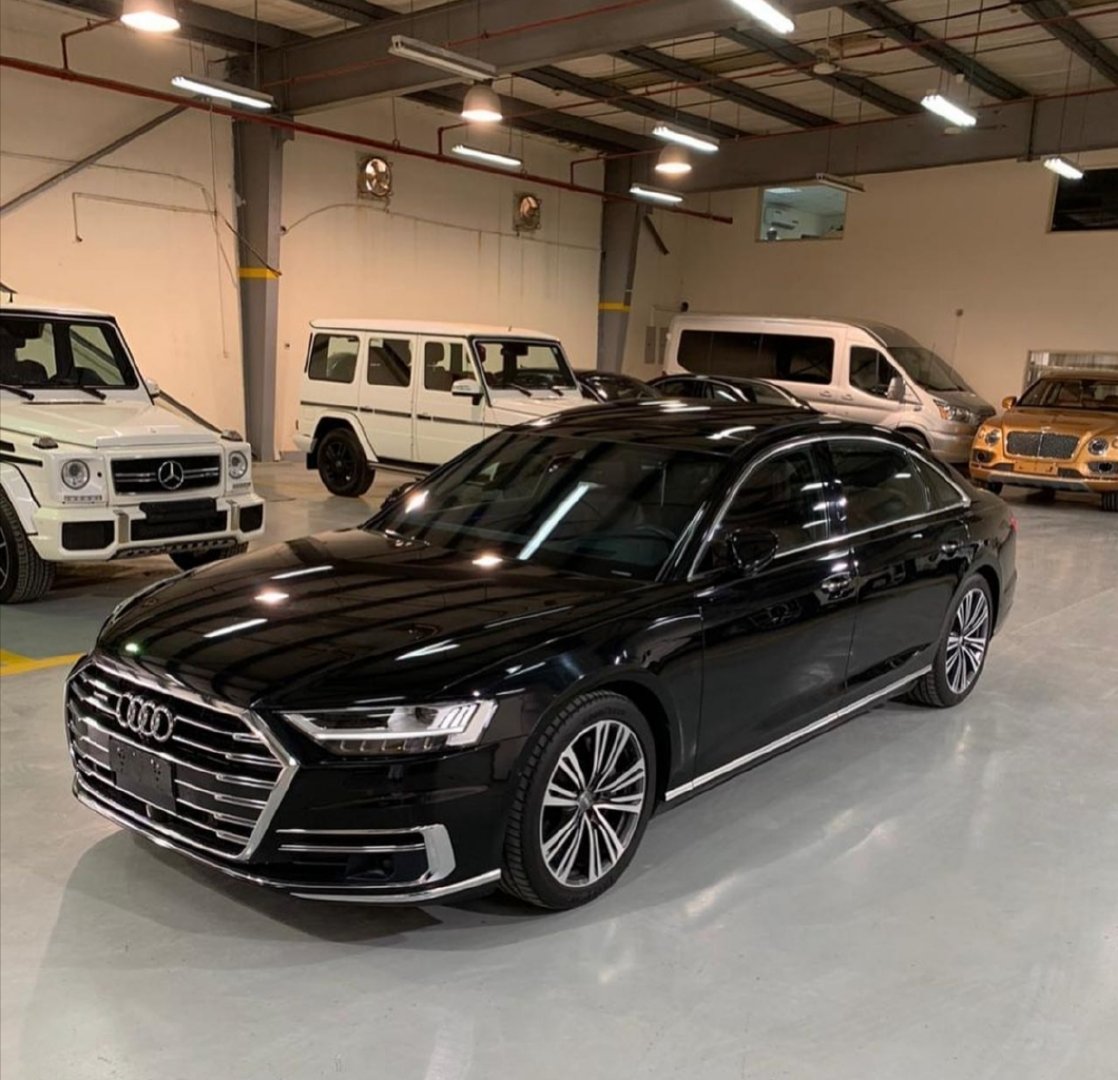 性能最强奥迪A8来袭，4.0T+8AT，落地200万，豪华不输奔驰S级-新浪汽车