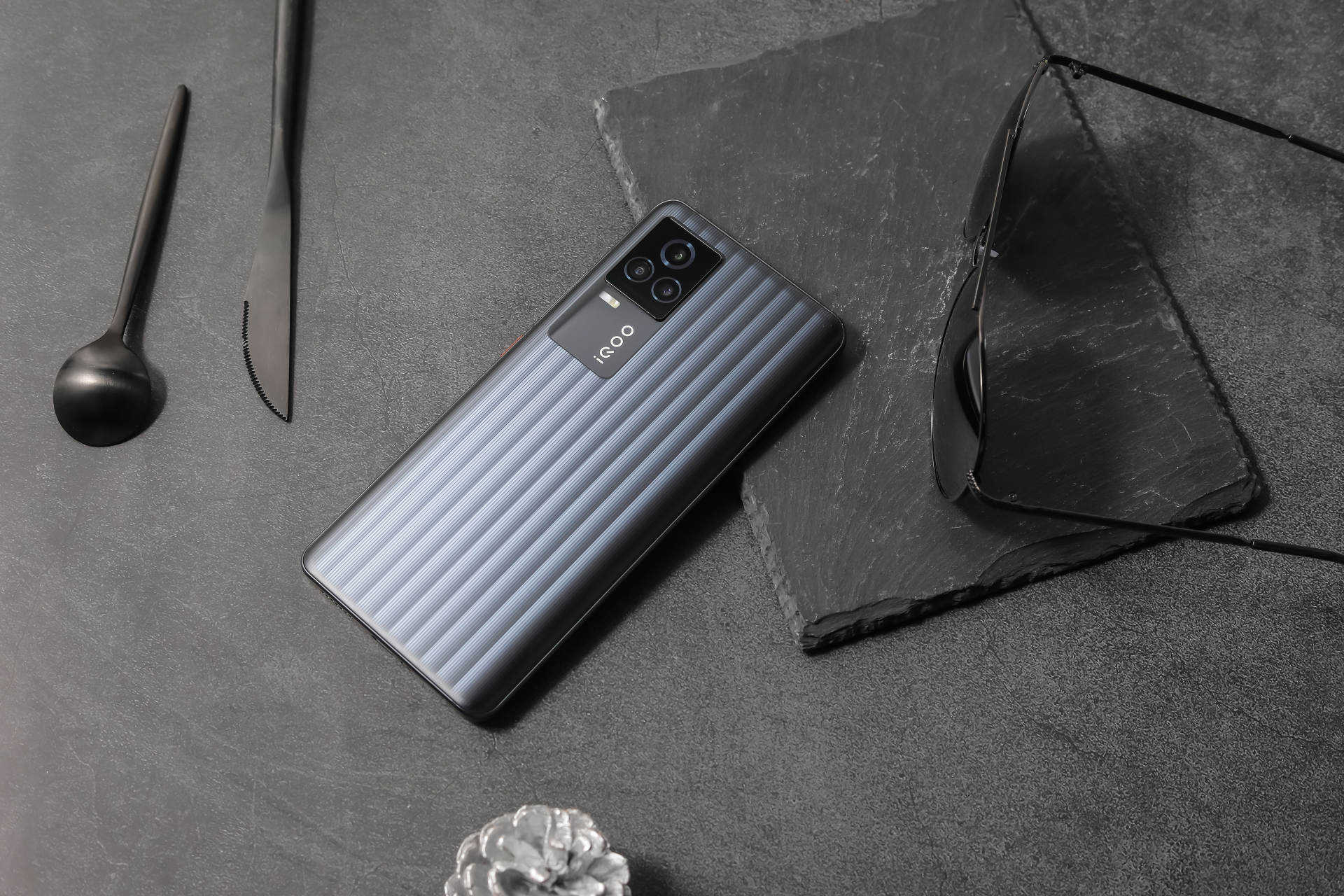 全新一代的iQOO 7，在核心配置的搭载上，就尽可能的做到了完美__财经头条