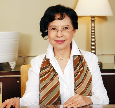 这才是现实中的女王！亚洲艳星退圈搞卫星，曾让千个男人拜倒裙下|狄娜|艳星|女王_新浪新闻