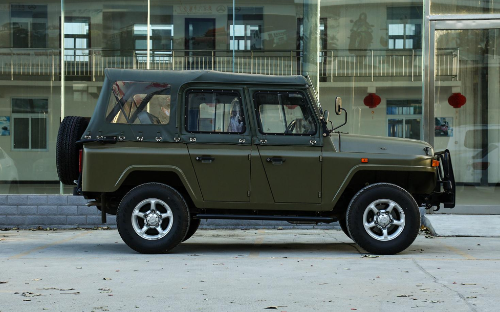 不足8万配备四驱，BJ212纪念版上市，网友：行走的“废铁”-新浪汽车