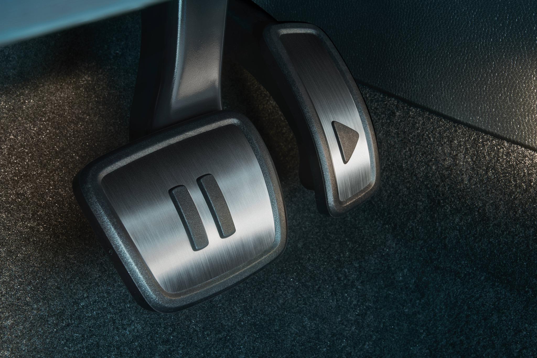 ID.4 X：设计有巧思，但干翻特斯拉很难