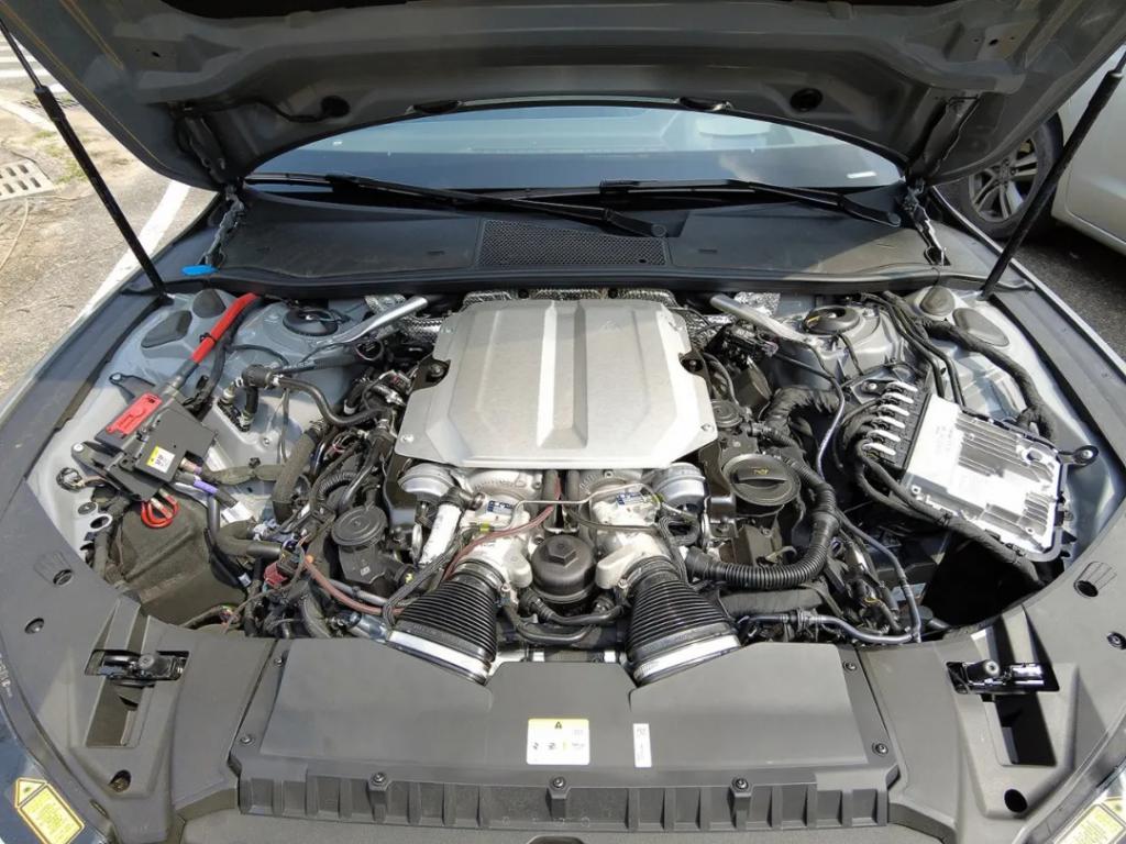 在法拉利F8 Tributo和奥迪RS7面前，我不知道怎么选-新浪汽车