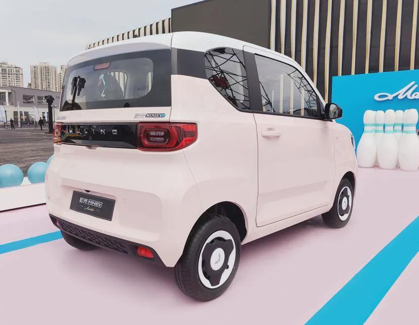 五菱宏光MINIEV马卡龙3.76万元起售，哪款配置最超值？-新浪汽车