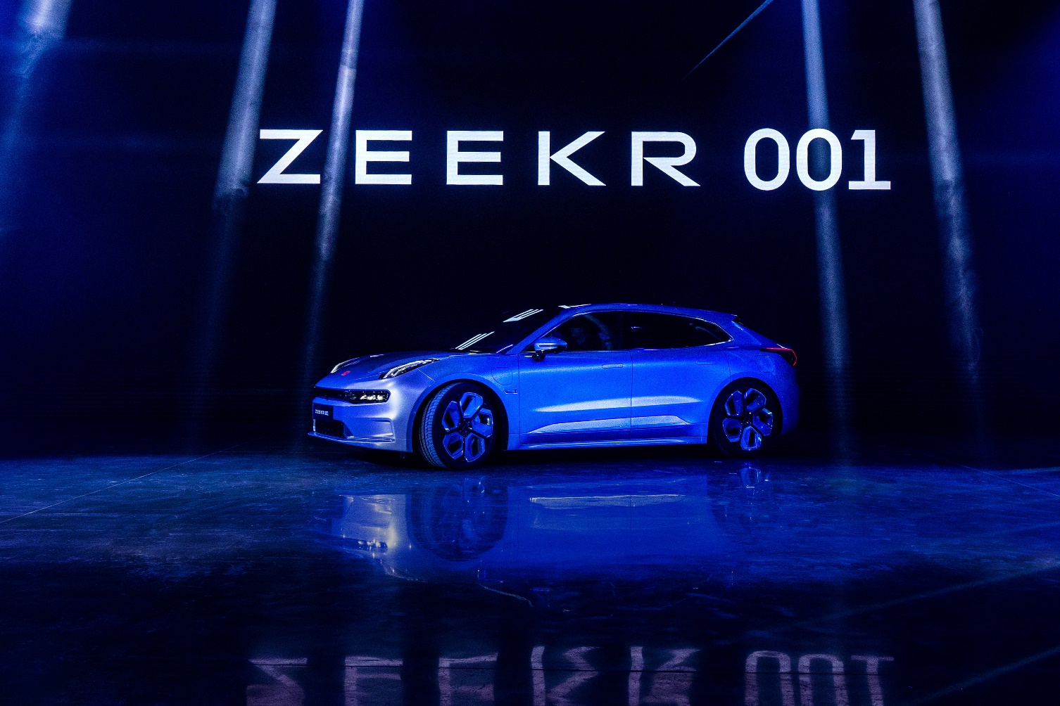 极氪001揭开神秘面纱：全面超越概念车，不做无聊的电动车