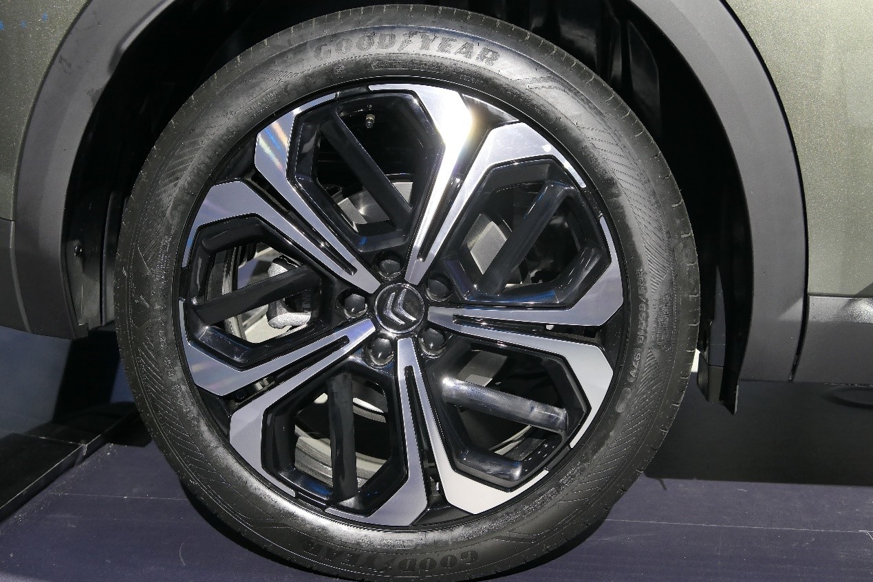 玩创新的“先锋轿车”叫“凡尔赛”？详解东风雪铁龙C5X-新浪汽车