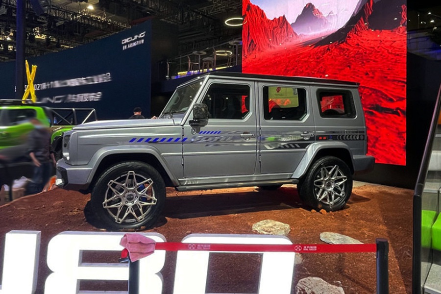 北汽版的“大G”，北京BJ80新车型亮相，气场很强大，配3.0T动力-新浪汽车