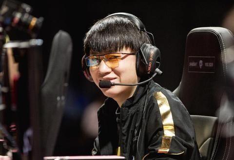 LOL：DK战队离夺冠又近了一步,Canyon和Wei两极分化严重,难受|两极分化|战队|兰博_新浪新闻