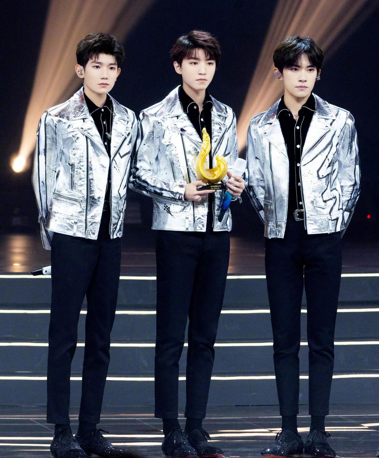 时代少年团，新专辑销售额破九千万，李飞又捧红一个男团