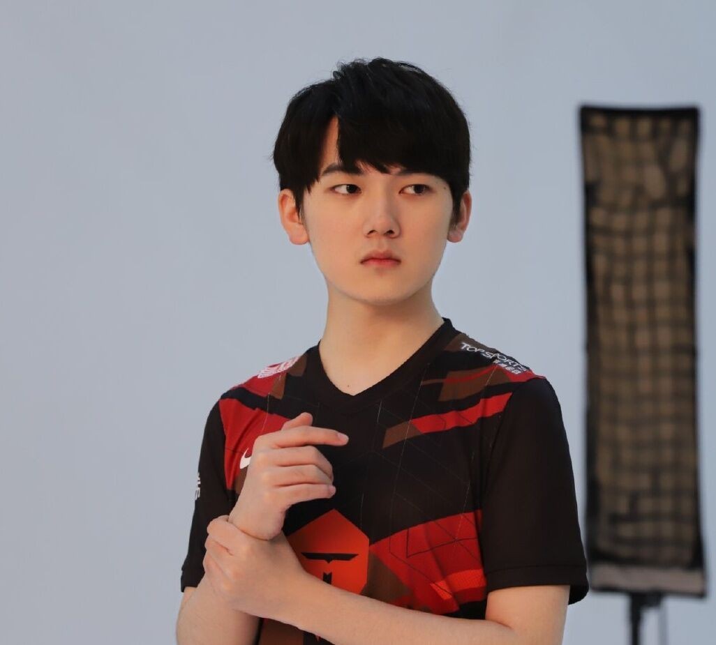 JKL成功实现梦想，找到了富婆女友，几年前的那条朋友圈应验了|朋友圈|直播间|女朋友_新浪新闻