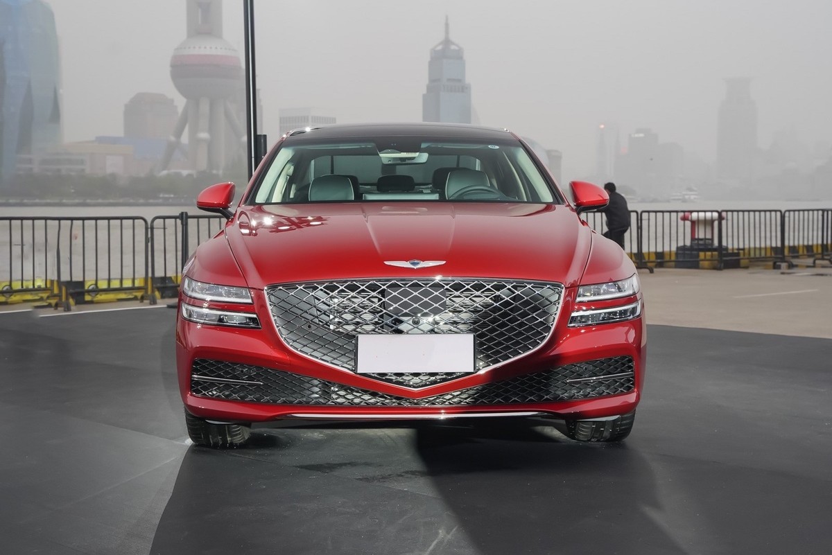 原装进口配2.5T，G80车标带翅膀，预售36万多，奔驰E级新对手？-新浪汽车