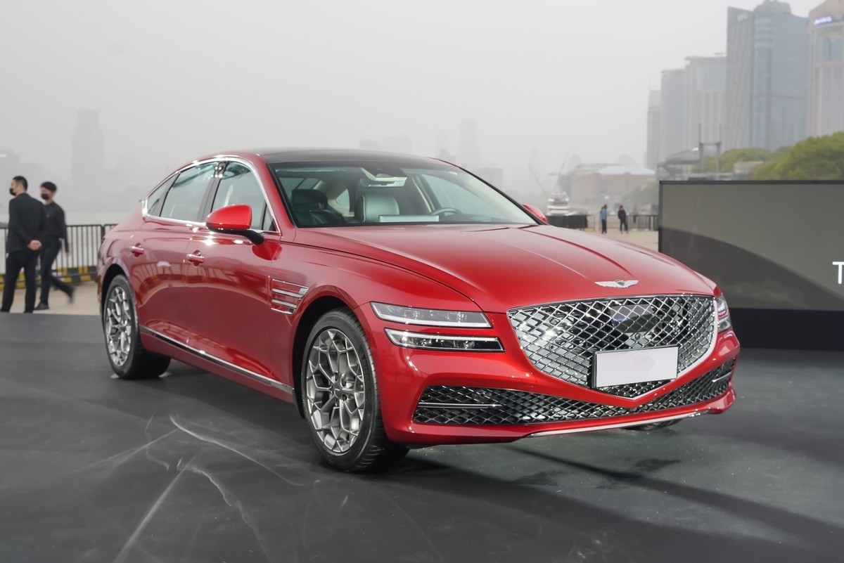 原装进口配2.5T，G80车标带翅膀，预售36万多，奔驰E级新对手？-新浪汽车