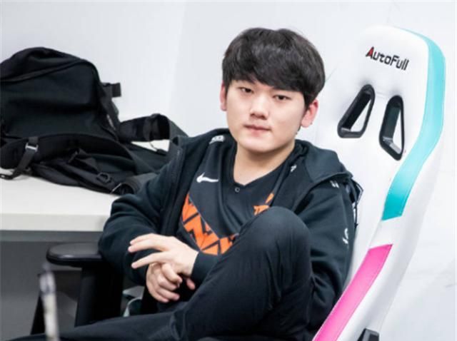 JKL女友的家世被深挖,原来她不仅仅是有钱,看到后面不敢挖了