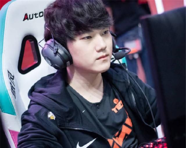 JKL女友的家世被深挖,原来她不仅仅是有钱,看到后面不敢挖了