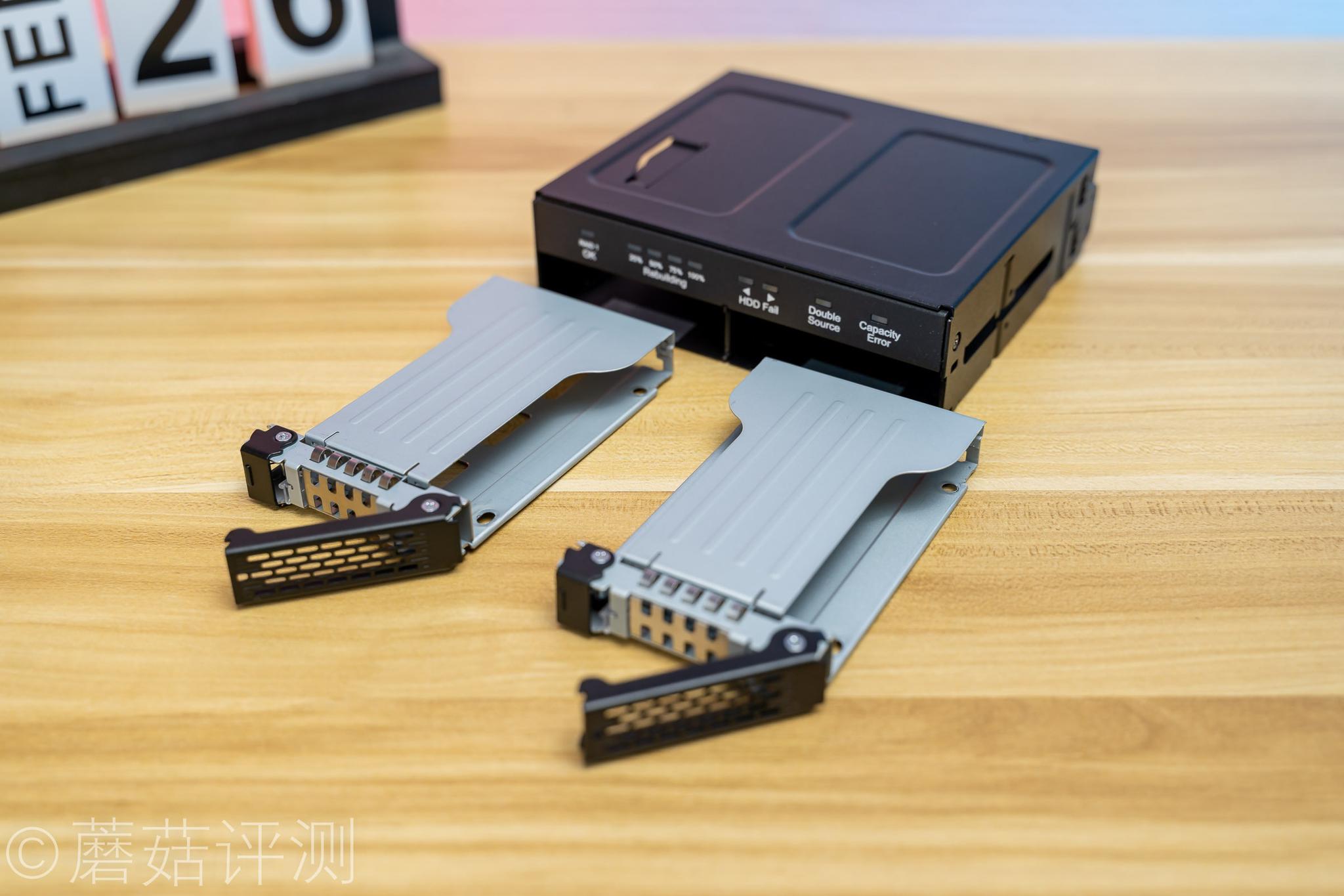 做工精致，一用一备、ICY DOCK两盘位磁盘阵列RAID可抽取硬盘盒__财经头条