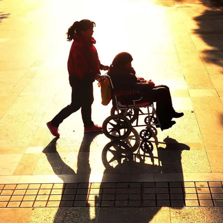 60岁及以上人口突破2.6亿！A股养老、二胎概念股闻声而动_新浪新闻