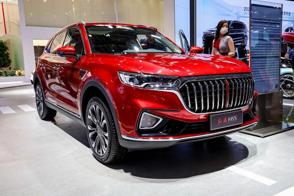 都是高档中型SUV，低配Q5L和顶配红旗HS5谁更值得购买-新浪汽车