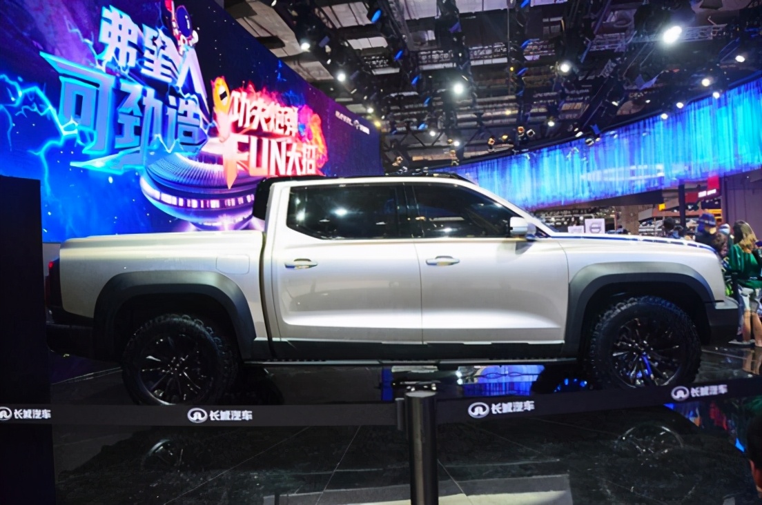 搭3.0T+9AT，长城“X炮”皮卡内饰曝光，网友都说过分豪华了-新浪汽车