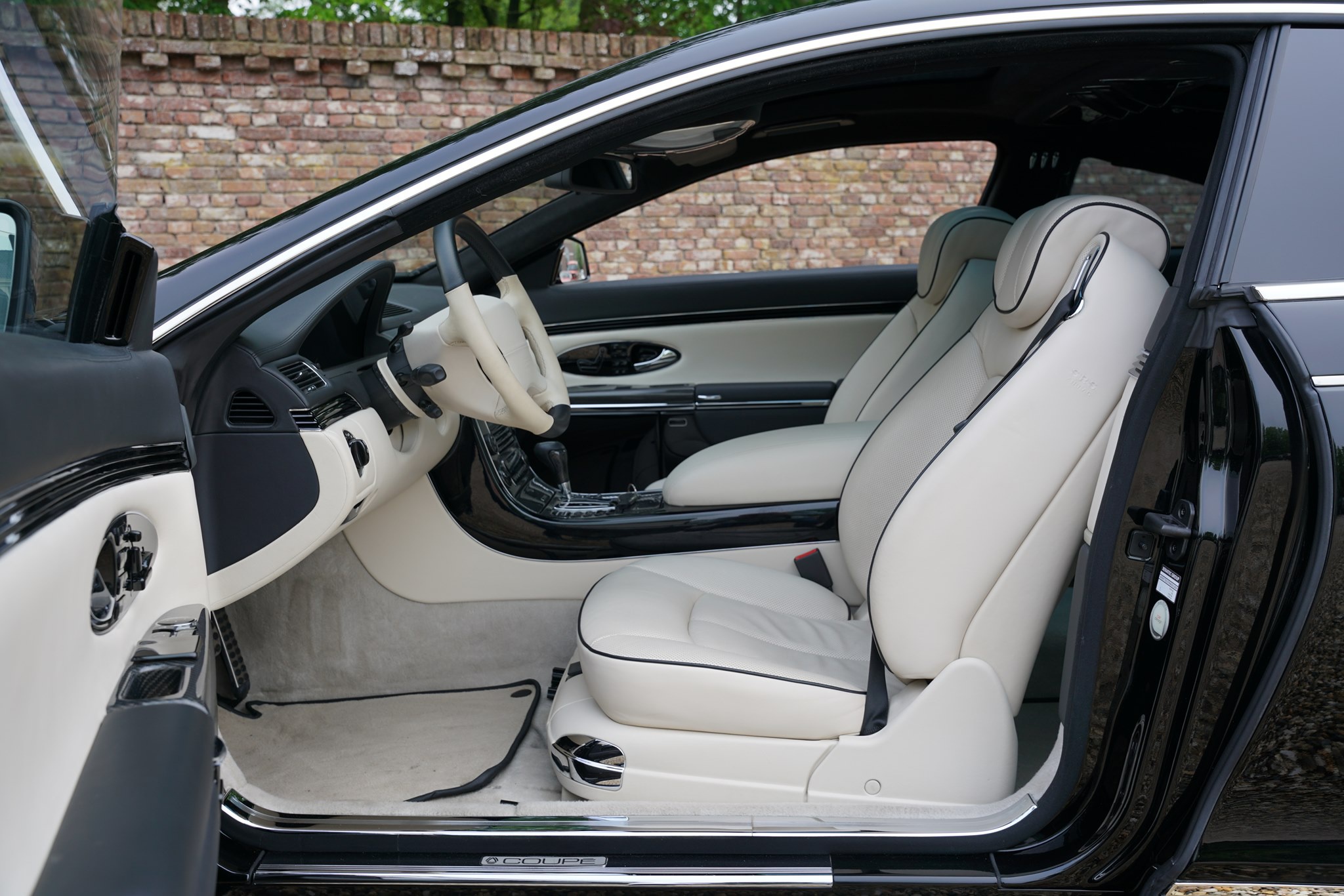 需要近100万美元，迈巴赫57S Xenatec正在出售-新浪汽车