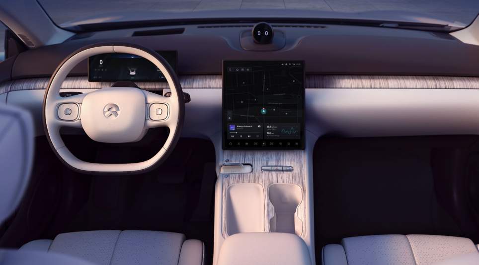 续航里程相同，极氪001比蔚来ET7便宜了22.5万，买谁一目了然-新浪汽车