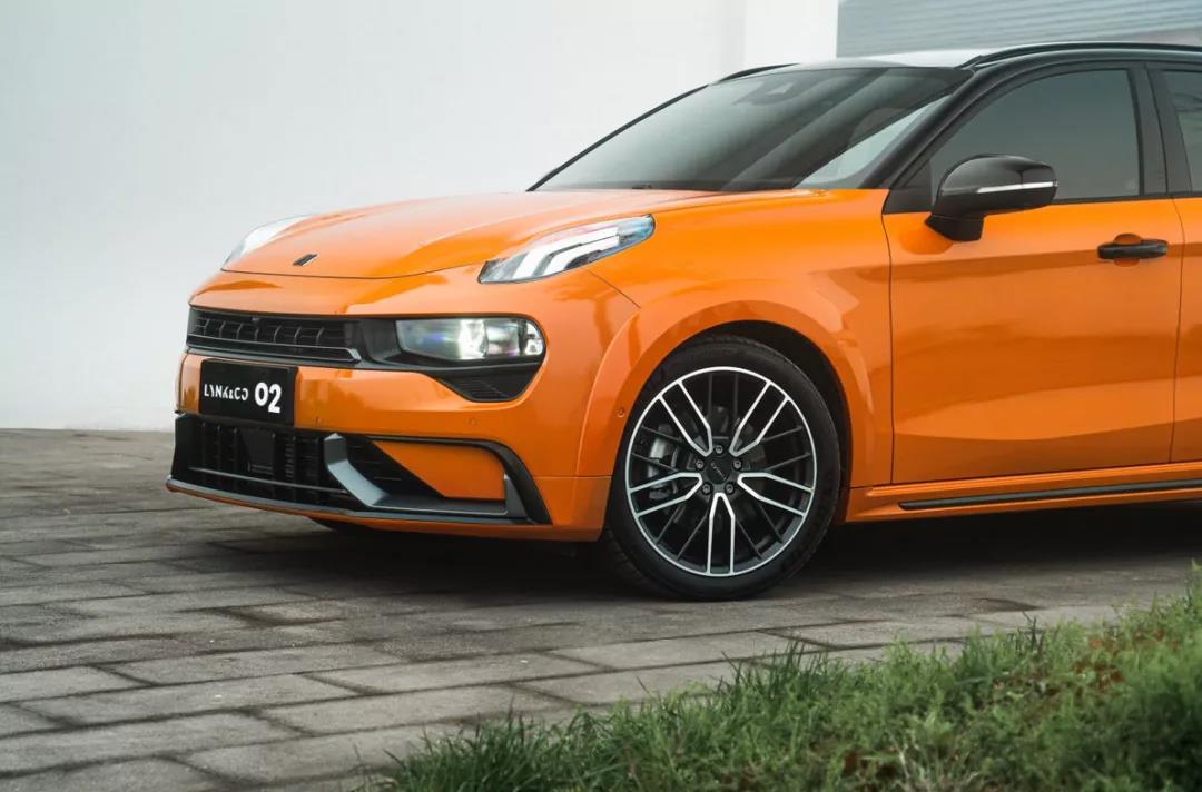 “小钢炮”诚意来袭，领克02 Hatchback征服年轻人凭的是什么？-新浪汽车