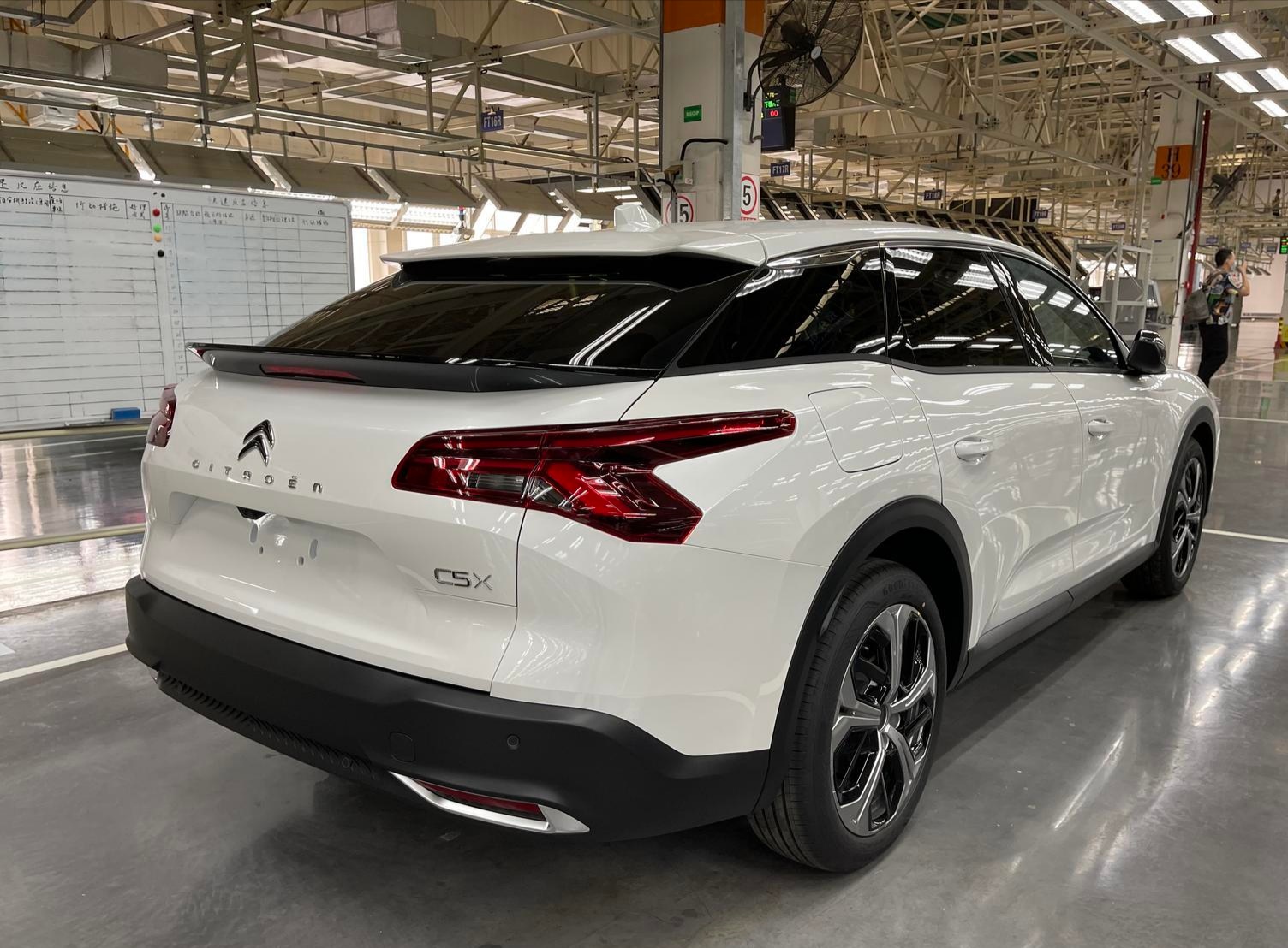 雪铁龙凡尔赛C5X实拍！个性外观+4.9米车长，1.6T引擎最霸气-新浪汽车