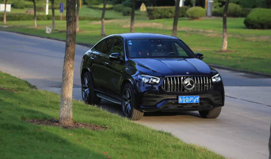 6缸的AMG GLE 53开起来与普通版GLE差价不大怎么选-新浪汽车