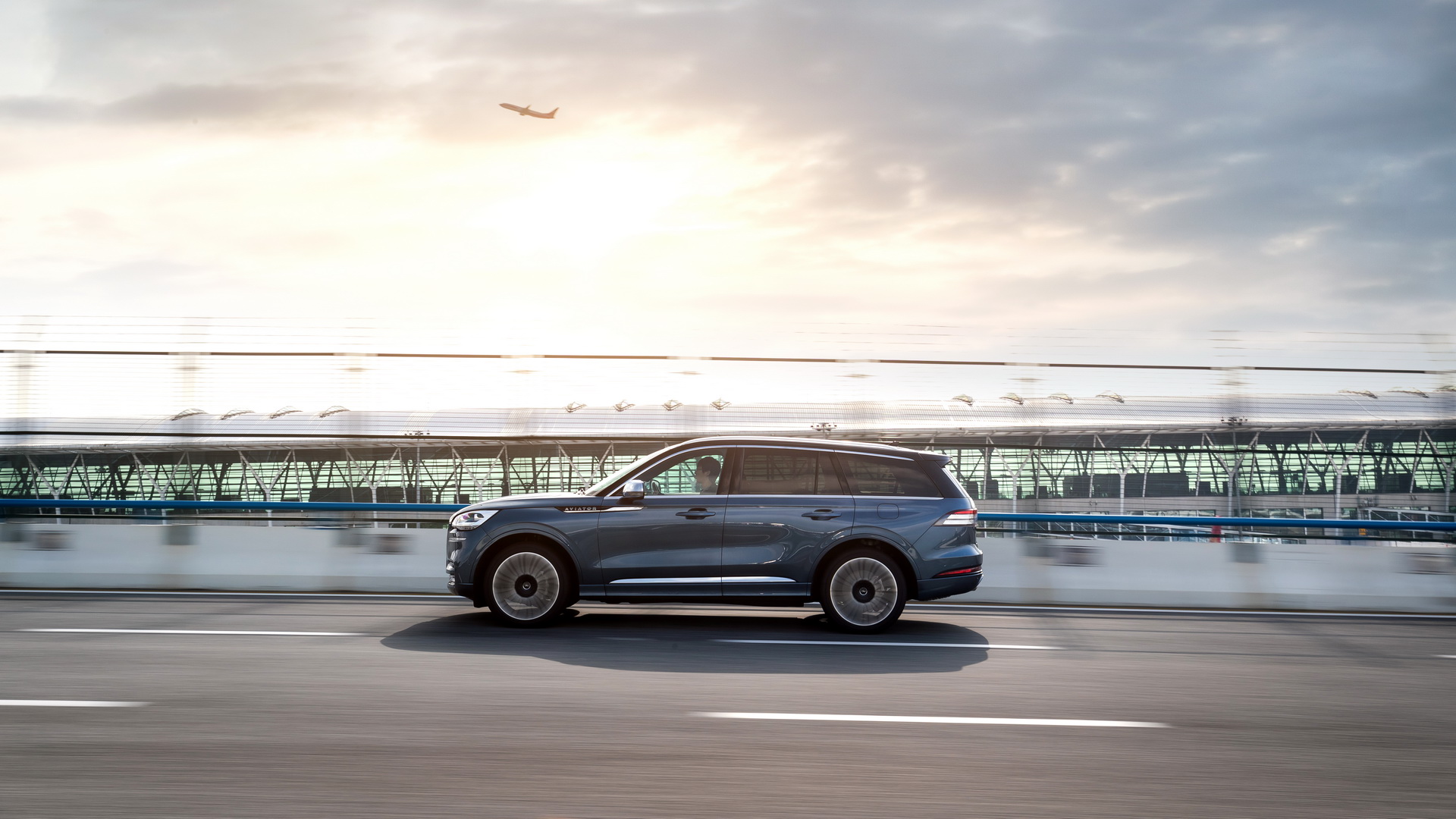 国产林肯飞行家全系标配3.0T V6+10AT，还看什么X5、Q7、GLE？-新浪汽车