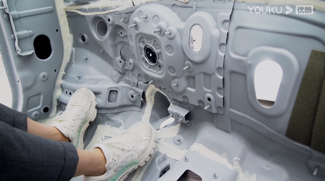 五星安全，拆给你看！ C-NCAP碰撞车传祺GS4全网首次公开拆解-新浪汽车