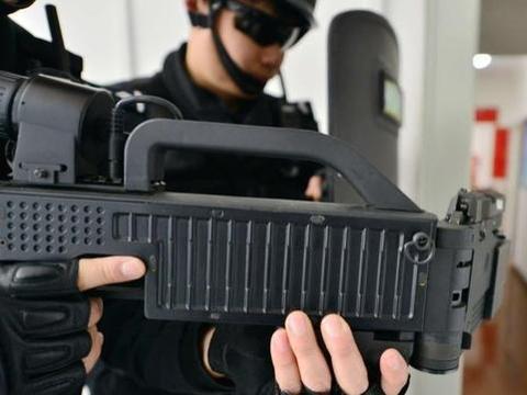 在城市巷战中，什么轻重武器好用|巷战|分队|武器_新浪新闻