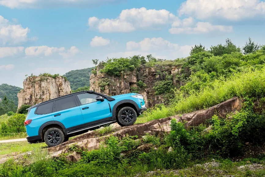 硬派越野+智能才够味，新款大通D90 Pro上市售17.98万元起-新浪汽车