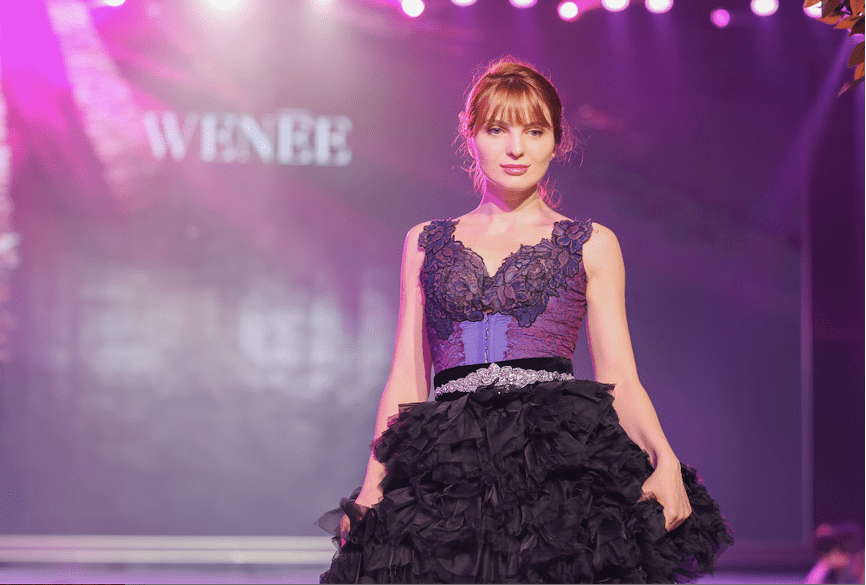 索菲亚20周年庆典高定大秀圆满举办，“冻龄”女神翁虹压轴亮相